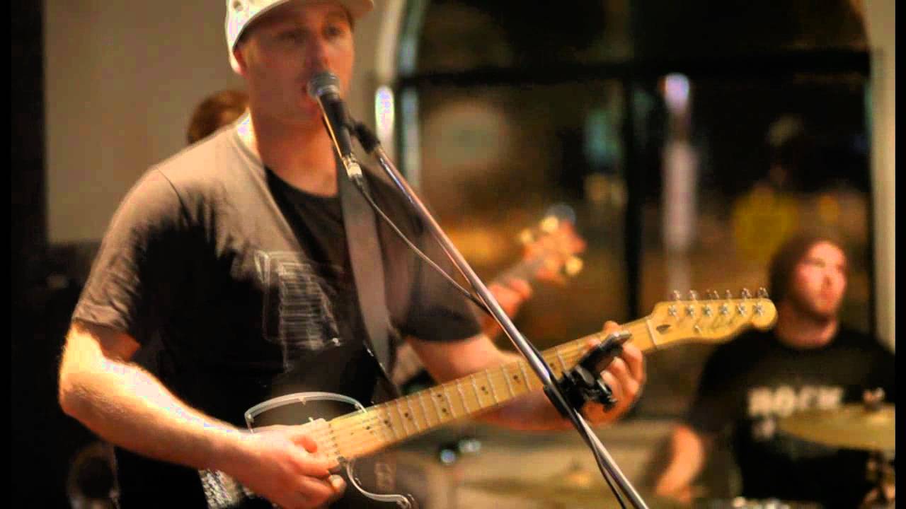 ISAAC FRANKHAM BAND AT THE AUSSIE HOTEL - few different songs - YouTube