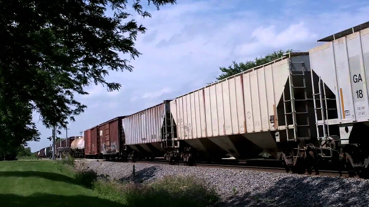 CN 5537 leads CN A-446 at Buffalo Grove, IL - YouTube