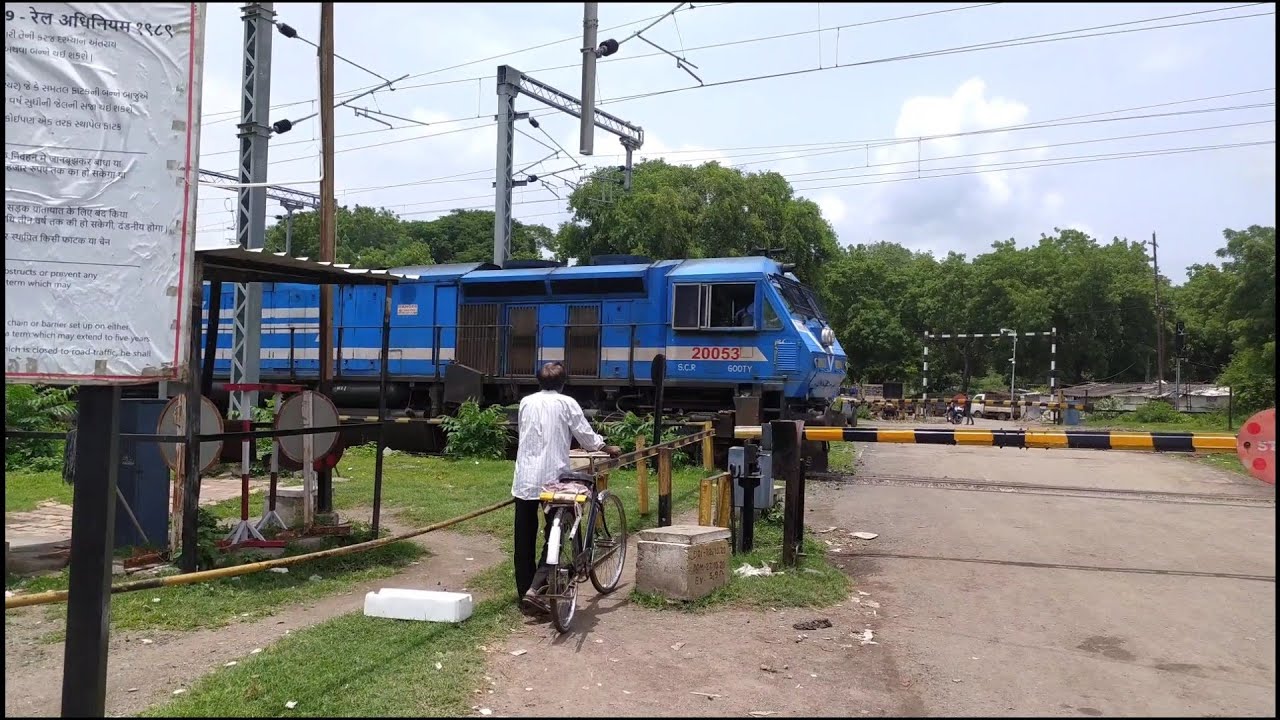 Train No 16734 Okha Rameswaram Weekly Express Twin EMD WDP 4 SCR GOOTY ...