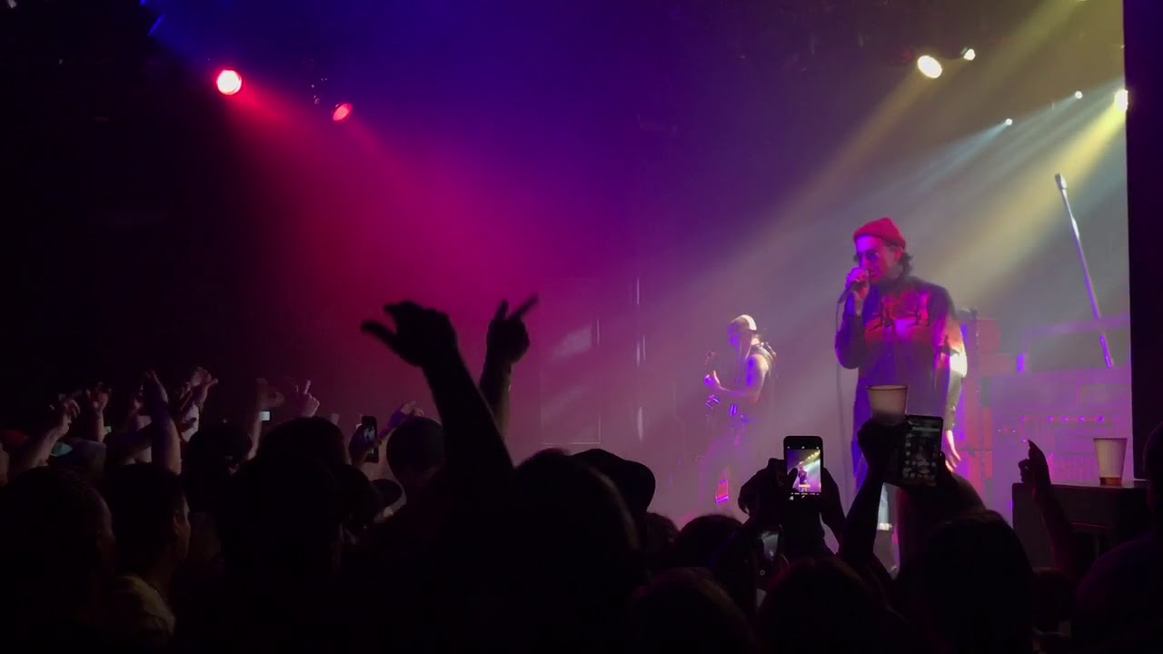 YelaWolf - American You (LIVE, Trunk Muzik III Tour) - YouTube