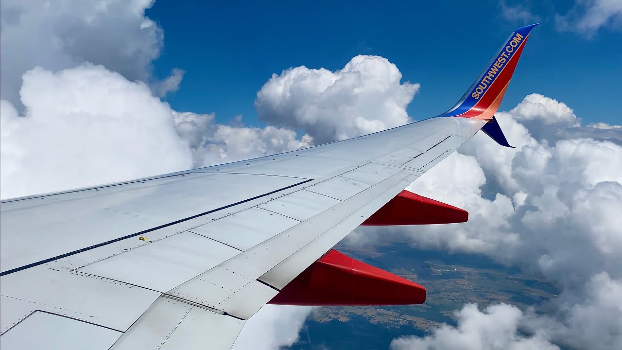 Flying Through Stunning Clouds – DAL Landing – Southwest – Boeing 737 ...