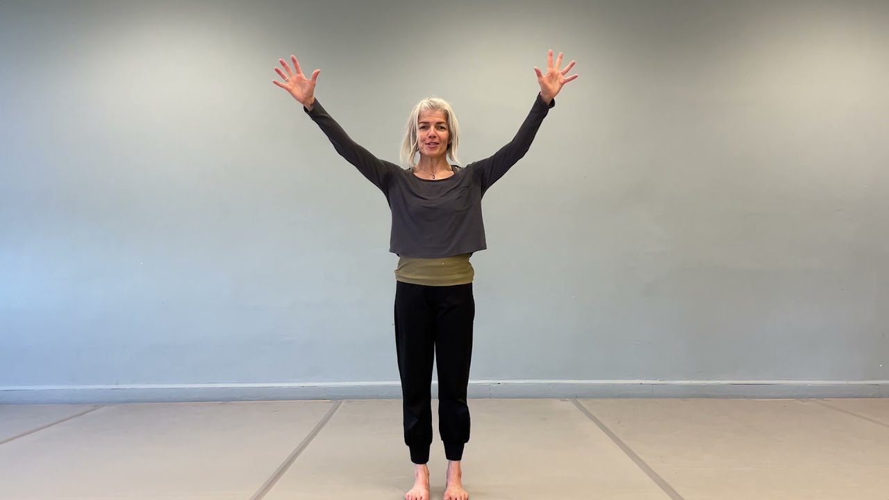 3 Minutes Moving: Maria Gillespie - Spiraling Gestures Through The Body ...