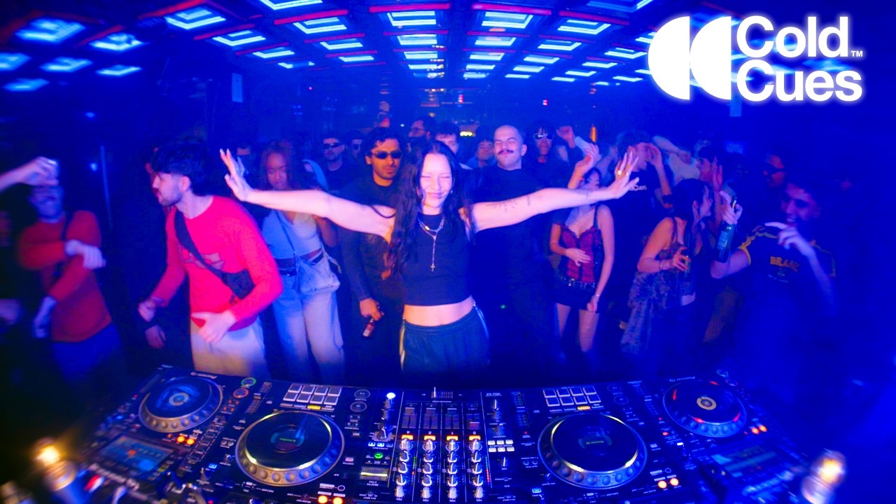 Hypnotic Groovy Techno DJ Set in Madrid | KETARINA - YouTube