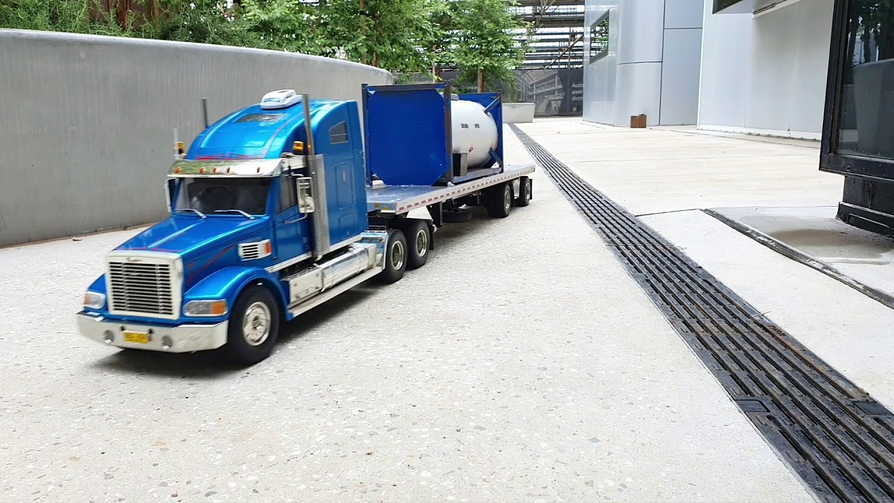 RC Tamiya Knight Haulers run - YouTube