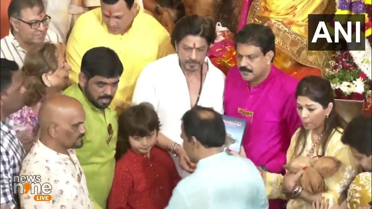 Shah Rukh Khan visits Lalbaugcha Raja in Mumbai to seek blessings from Lord Ganesh - YouTube