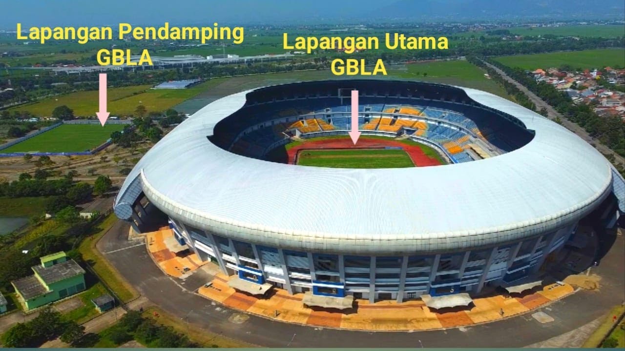 Update Terbaru Lapangan Utama & Pendamping Stadion GBLA - YouTube