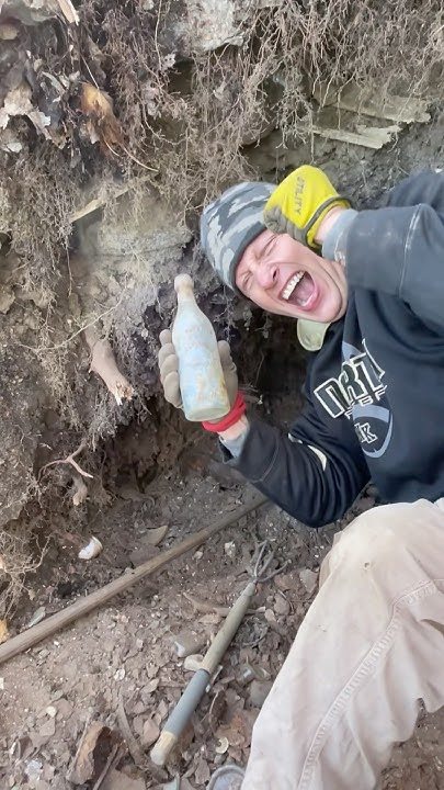 RARE Blob Top Bottle Digging! Boston Dump Dig Treasure Hunting Privy Metal Detecting Relic Hunt ...
