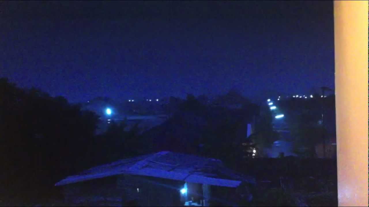 lightning hitting the ground in slow motion - YouTube