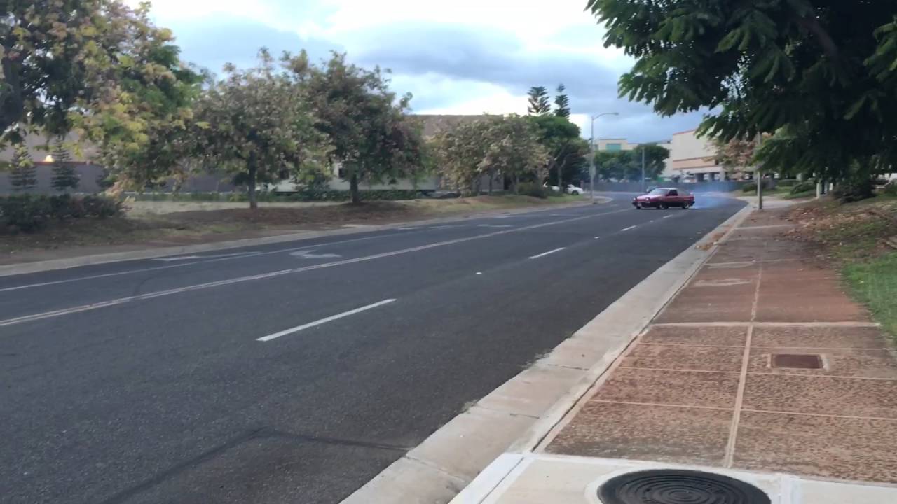 AE86 Hawaii Street Drift - YouTube