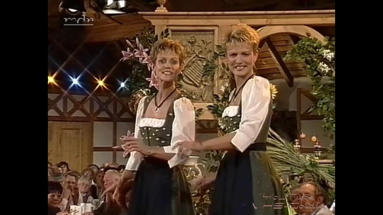 Andrea & Manuela - Heut heißt's wieder Walzer - 2002 - YouTube