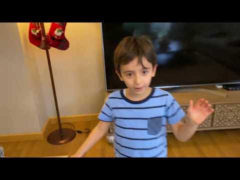 EGE BORA VE ELA DORA BABAANNE VE DEDESİYLE BİRLİKTE EŞYA SAKLAMA BULMA OYNUYORLAR