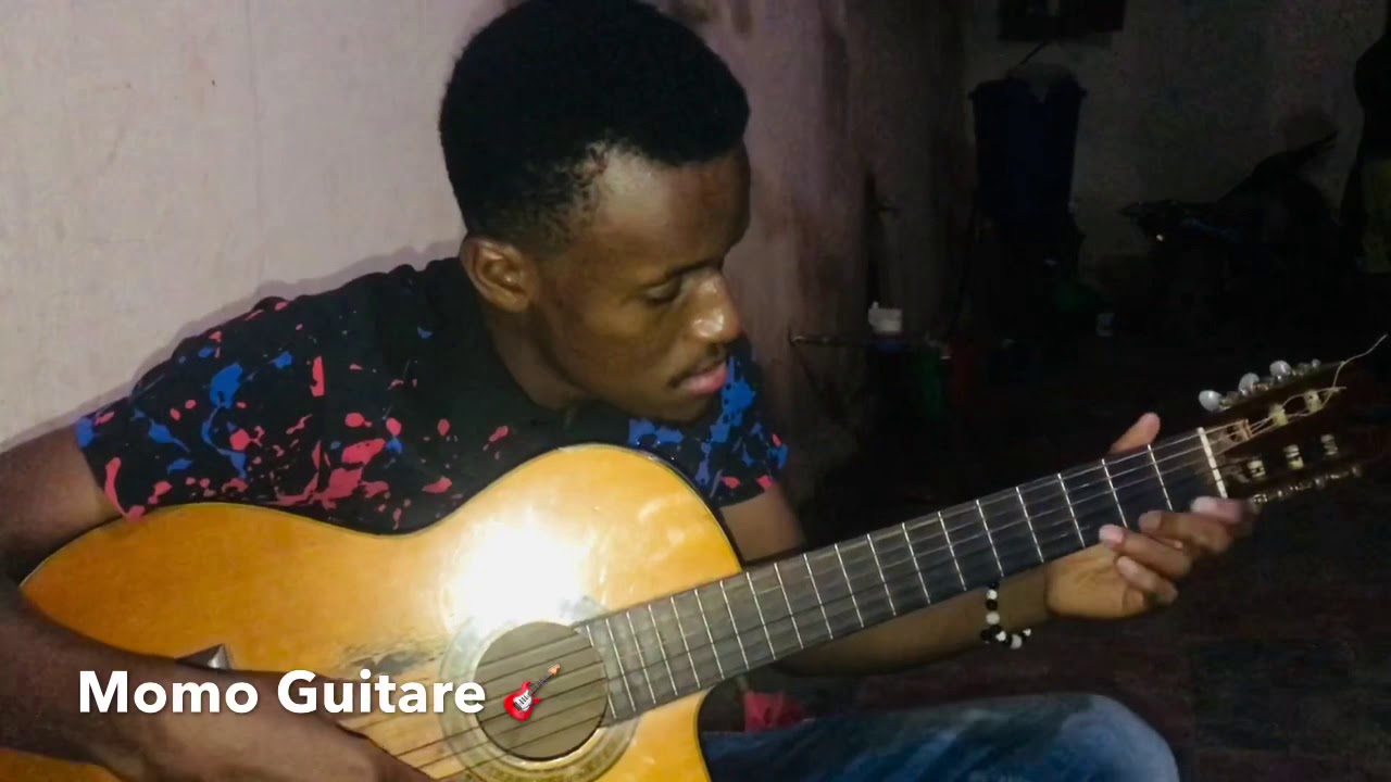 Momo Guitare dans Alpha Maky - YouTube