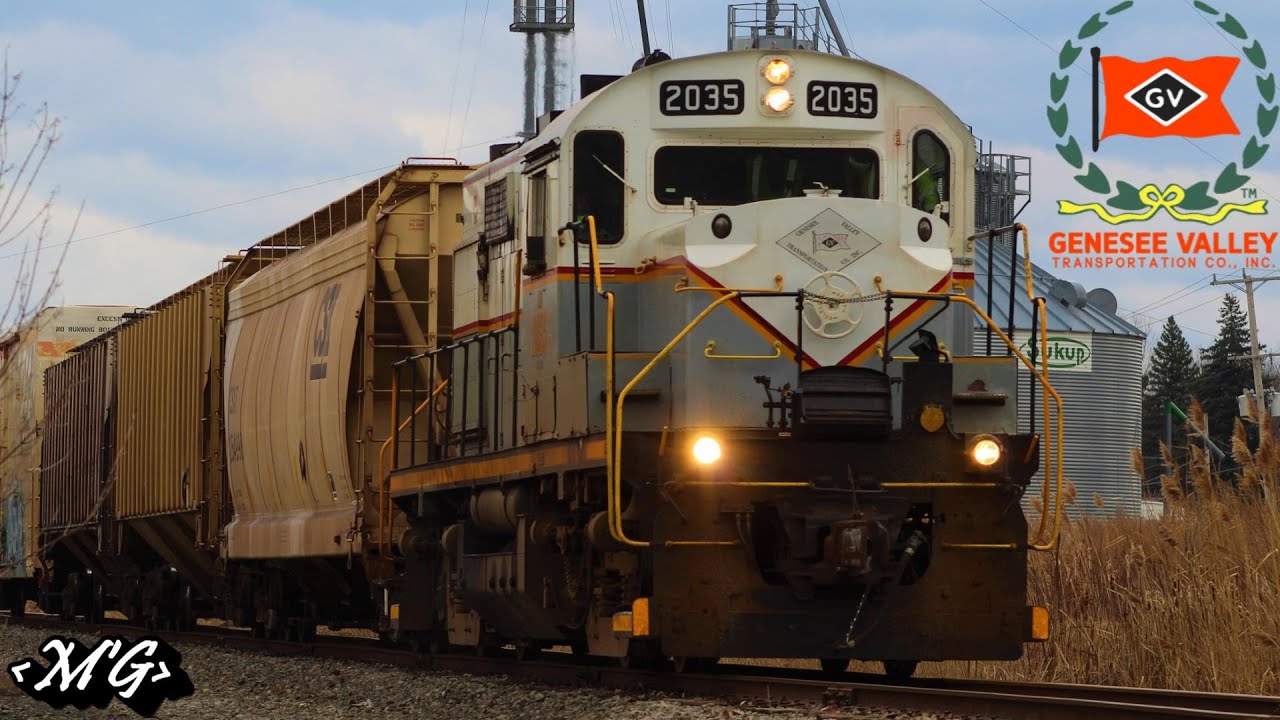 Alco RS32 Pulls a Big Train - YouTube
