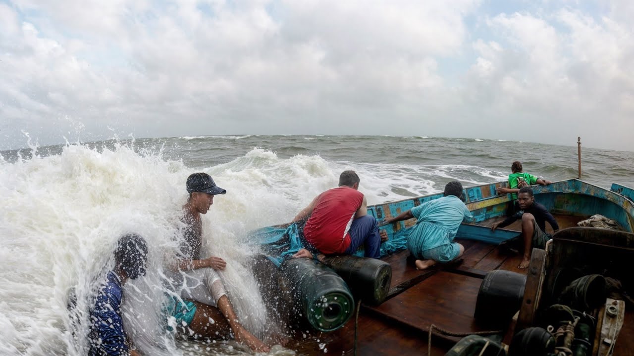 Wave Encounters Fishermen Face Nature's Wrath | Fishing in dangerous ...