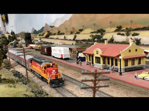 HO Scale Southern Pacific Passenger Train - YouTube