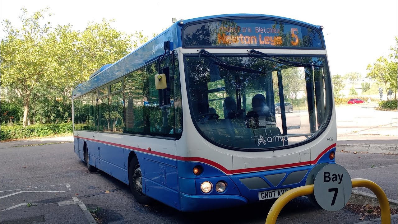 Wright Eclipse Urban Arrives MK Hospital + leaving Bletchley Bus ...