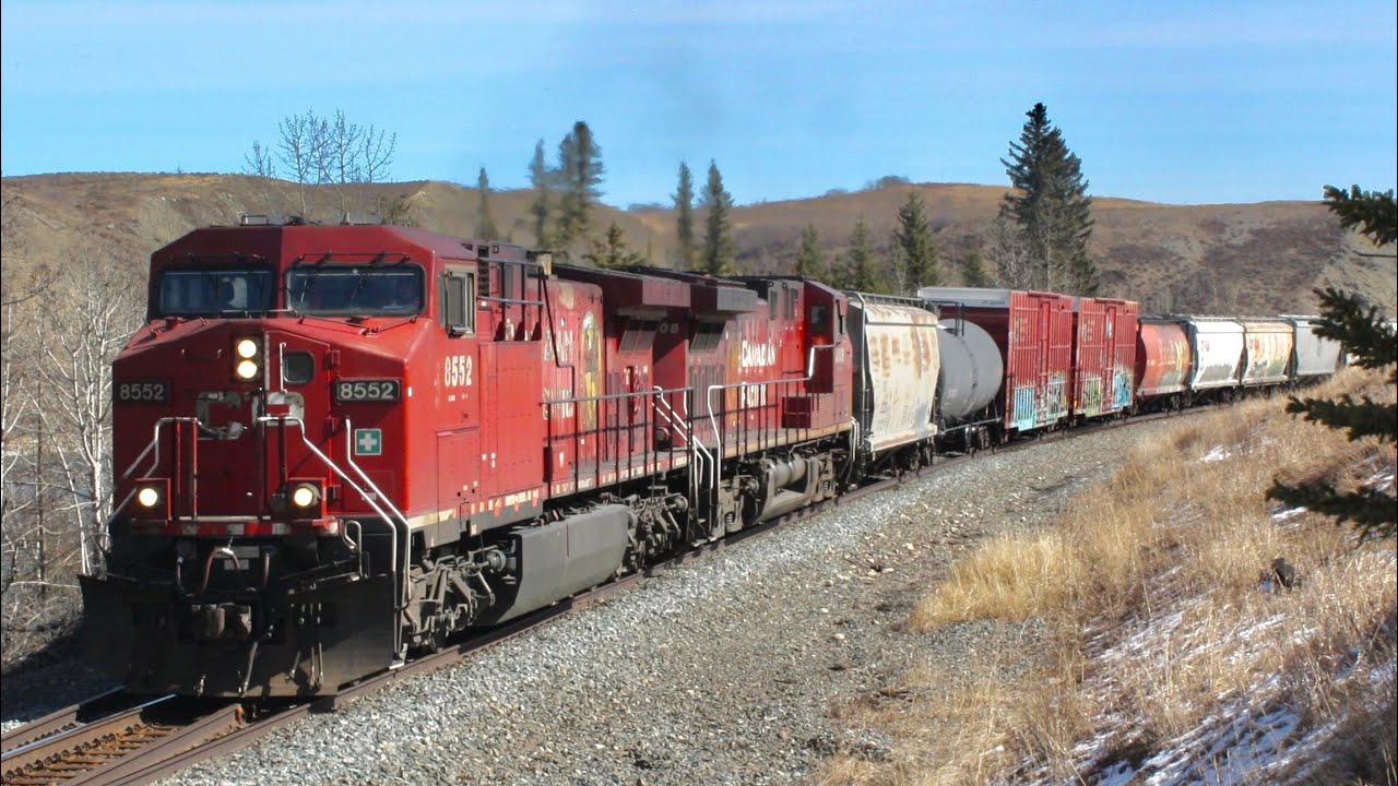 HUGE TRAIN!!!! CP 8552, CP 8008, and CP 8805 lead CP 401 west at Mitford, Alberta - YouTube