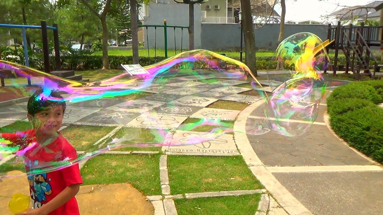 Main Balon Sabun Unbelievabubble - Giant Bubbles - YouTube
