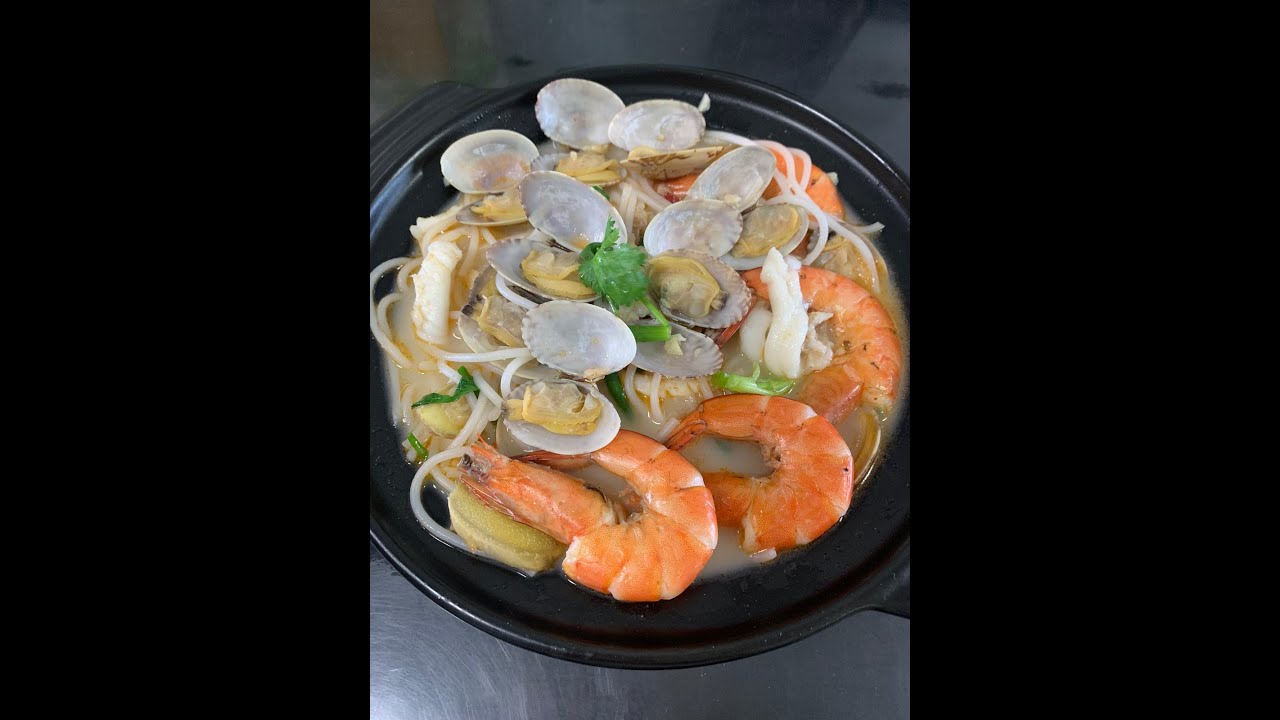 海鲜啦啦米粉汤 Seafood Bee Hoon Soup - YouTube