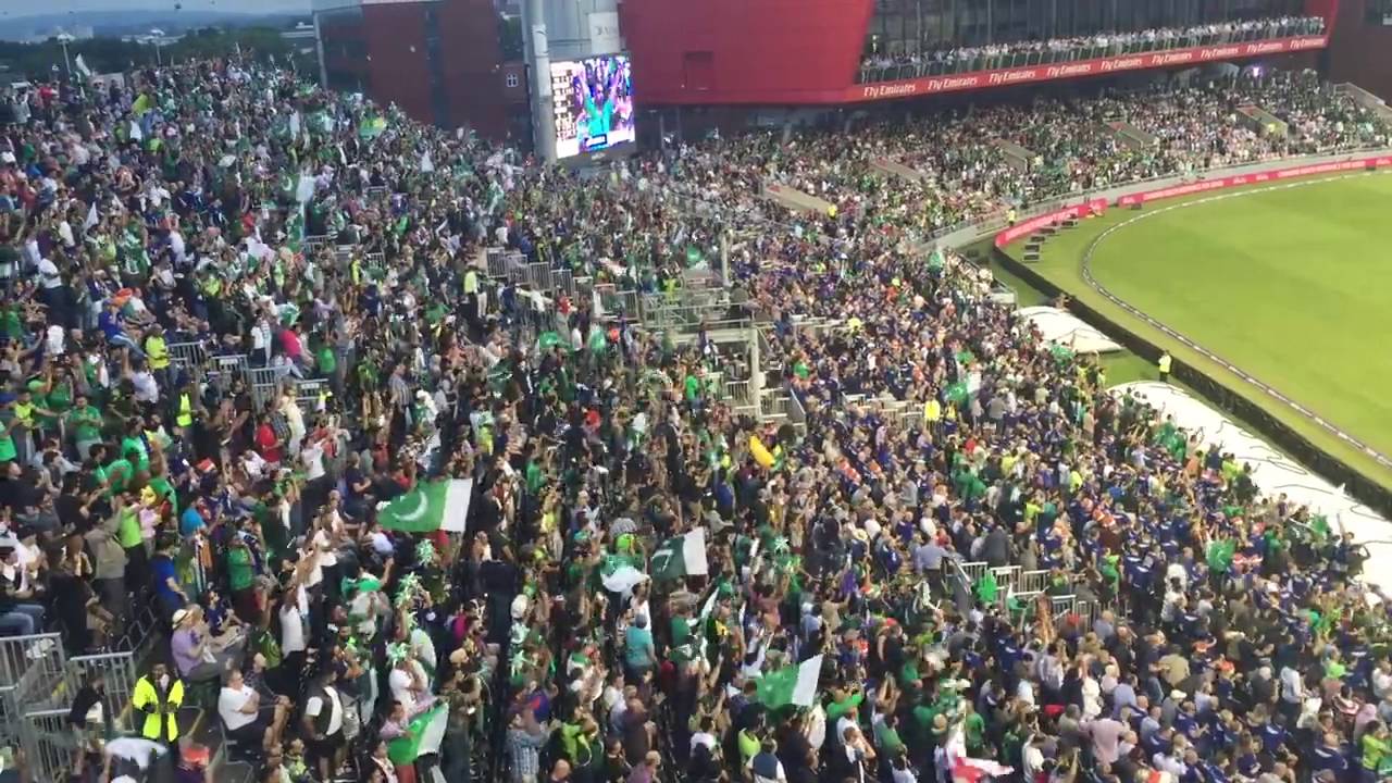 Pakistan Cricket Crowd - YouTube