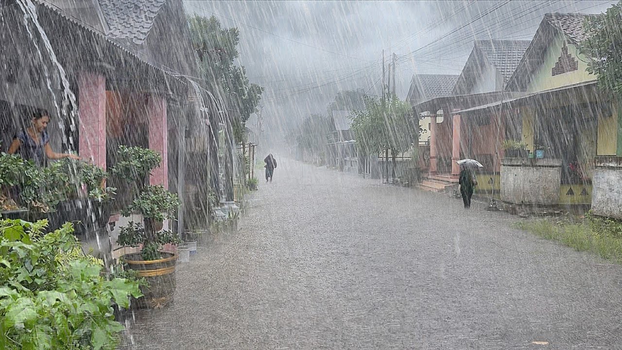 the biggest rainstorm in my village, very heavy and cold, sleeping with ...