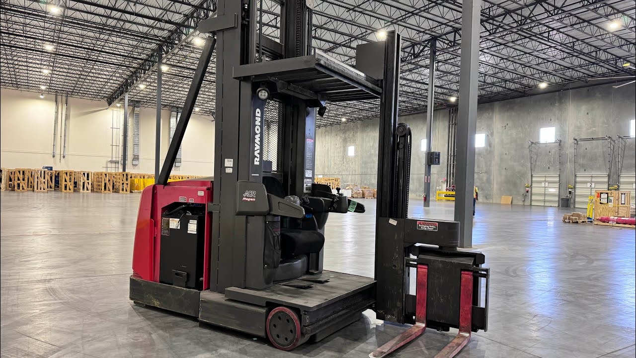 Raymond Man Up Swing Mast Turret Truck - YouTube