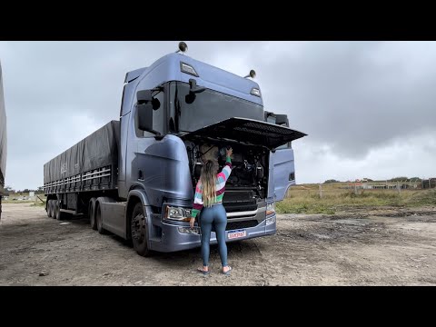 Está abaixando o líquido do arrefecimento estou a viagem inteira assim..