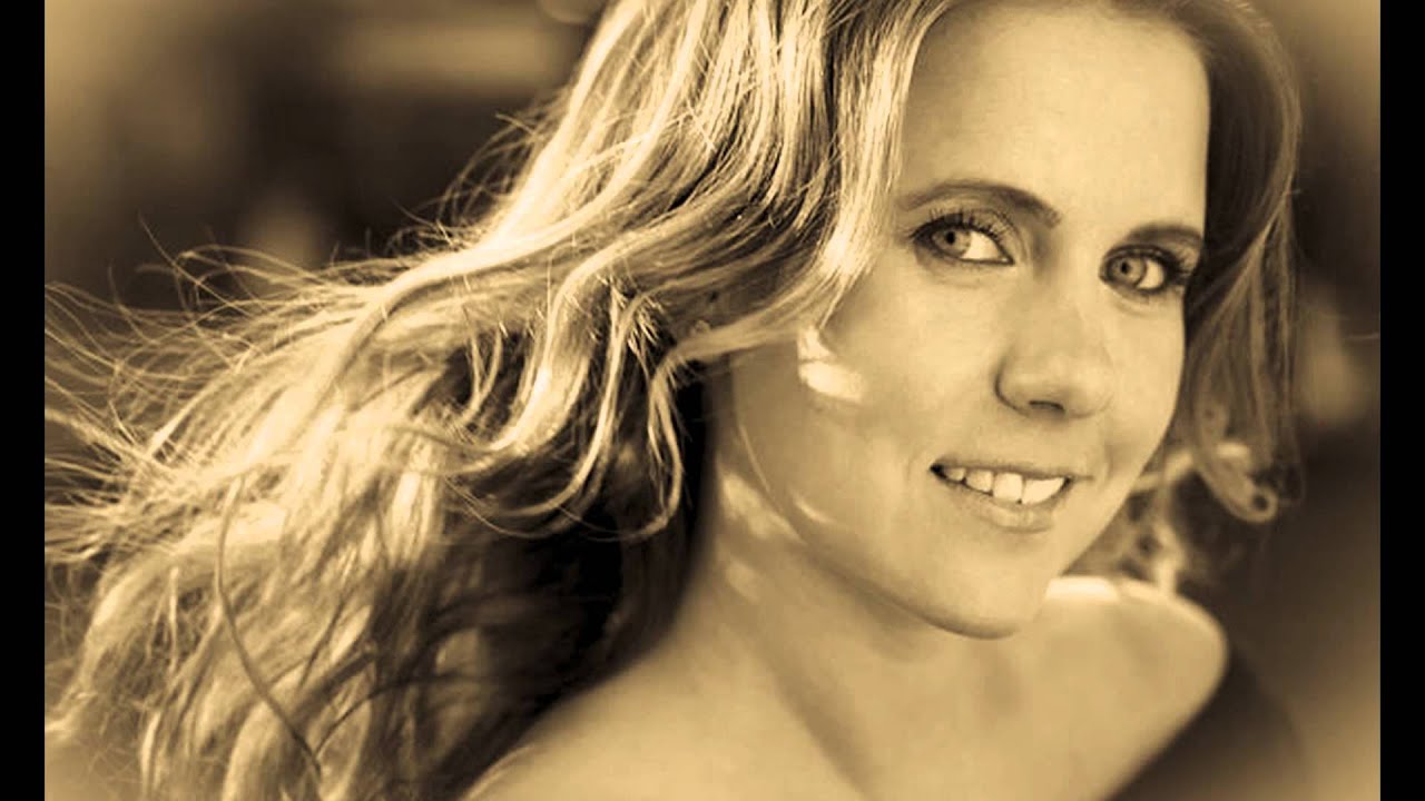 Hannah - Good Feeling Acoustic HD - YouTube