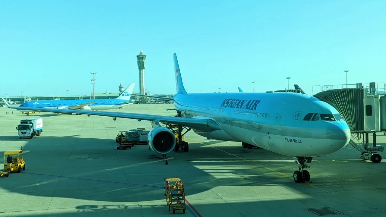 2022/10/11 Korean Air 704 Inflight Announcement: Tokyo Narita - Seoul ...