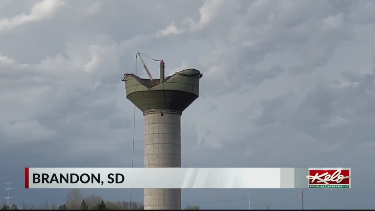 Strong winds bend Brandon water tower - YouTube