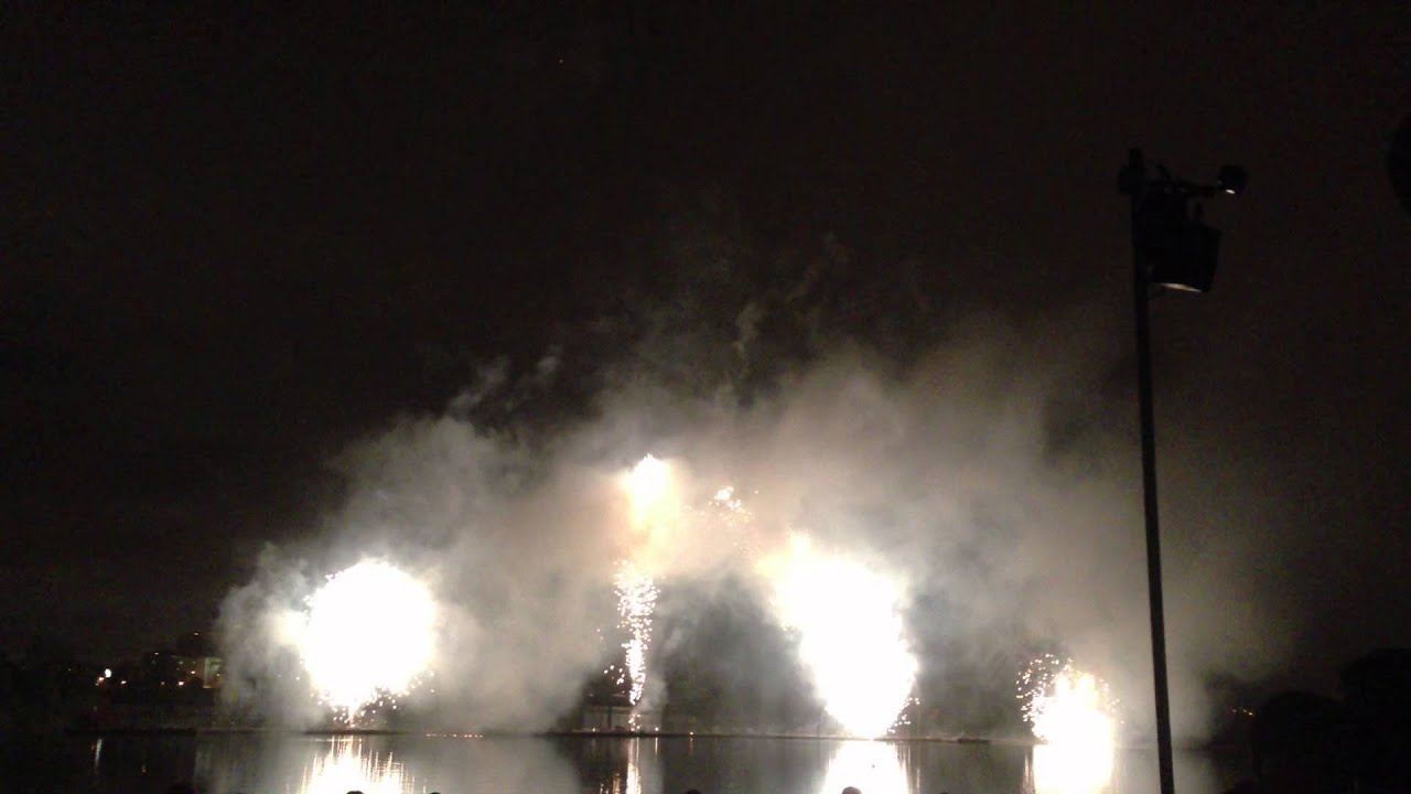 Merlin Fireworks (England) Full Display - Montreal Fireworks - YouTube