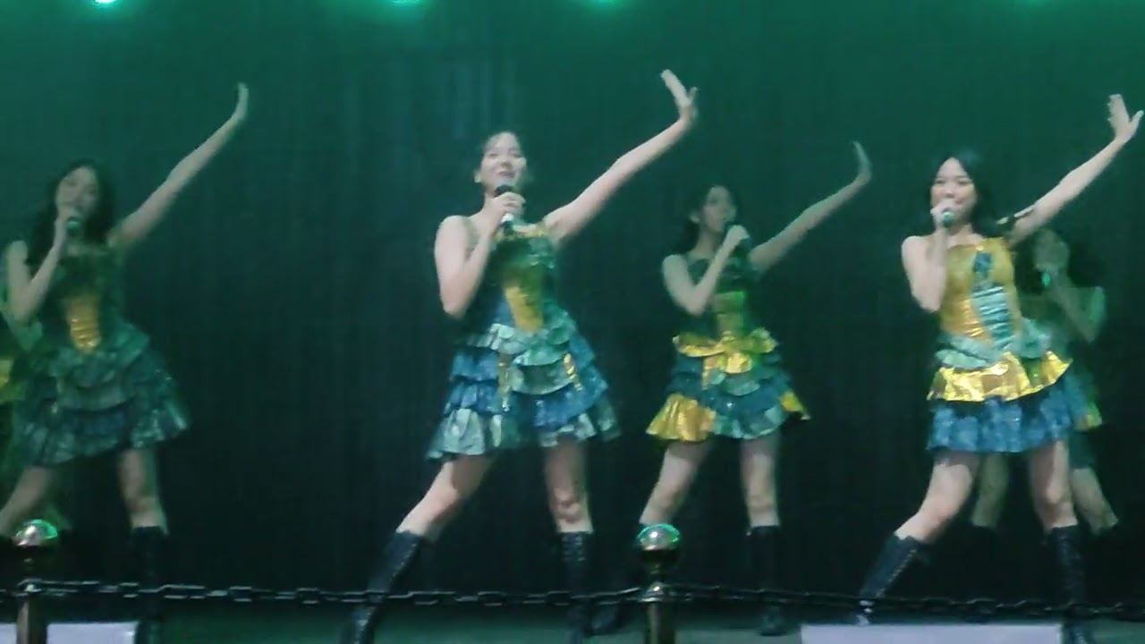 Heavy Rotation-JKT48 at ErigoXTokopedia Road to New York Fashion Week ...