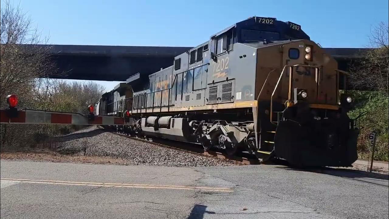 M653 & M652 at Fort Blackmore Virginia on the Clinchfield October 22 2022 - YouTube