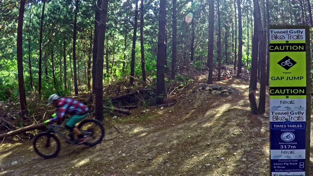 Dirt Surfin' @ Tunnel Gully. Upper Hutt - YouTube