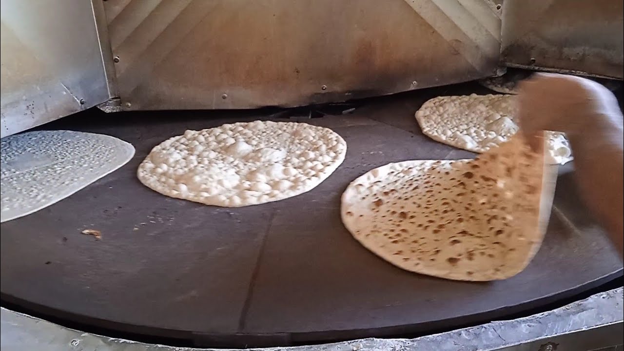 amazing! The skills of these two bakers are crazy to cook 2000 na per ...