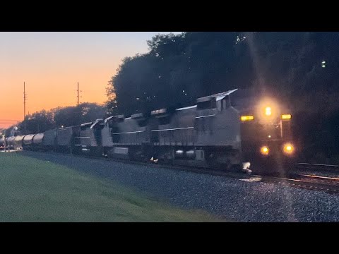 2 Dash 8s and a SD40 what is this 2013???? - YouTube