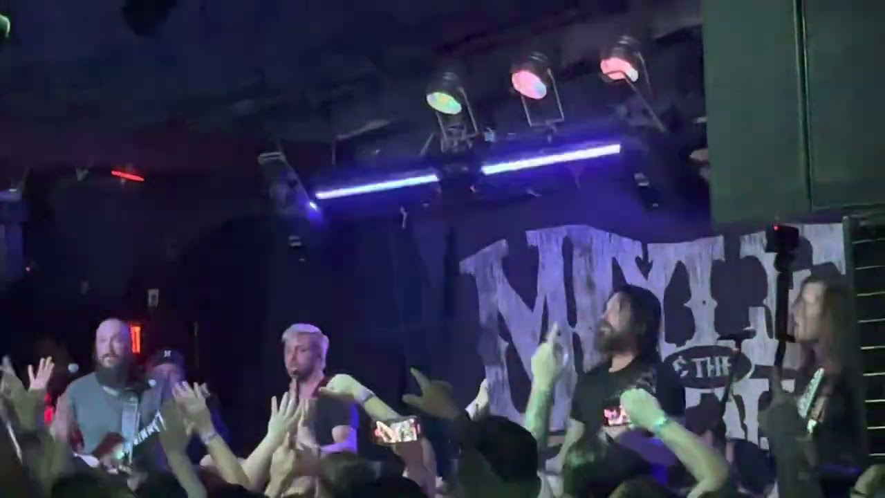 Maylene & The Sons of Disaster- Dry the River (Live) - YouTube