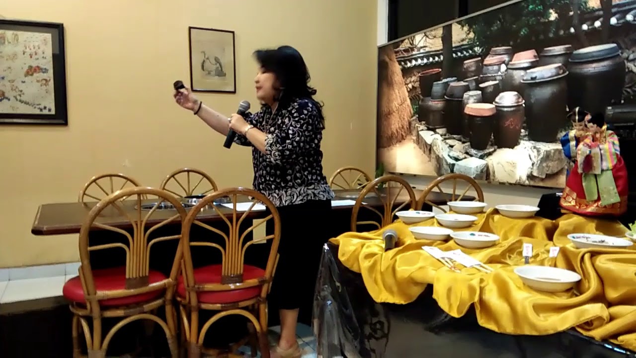 Kelas Kebudayaan AEC Semarang "Table Manner Korea" - YouTube