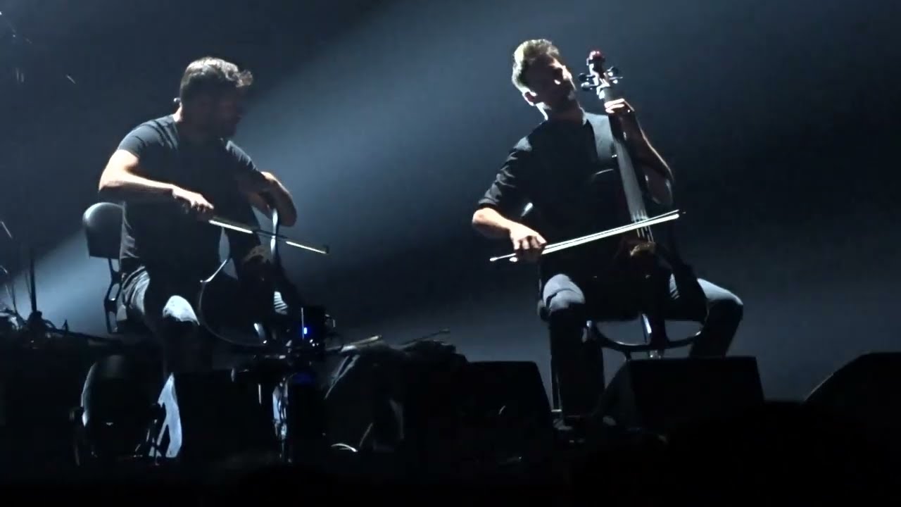 2CELLOS - Benedictus - Where the Streets Have No Name - Madrid - YouTube