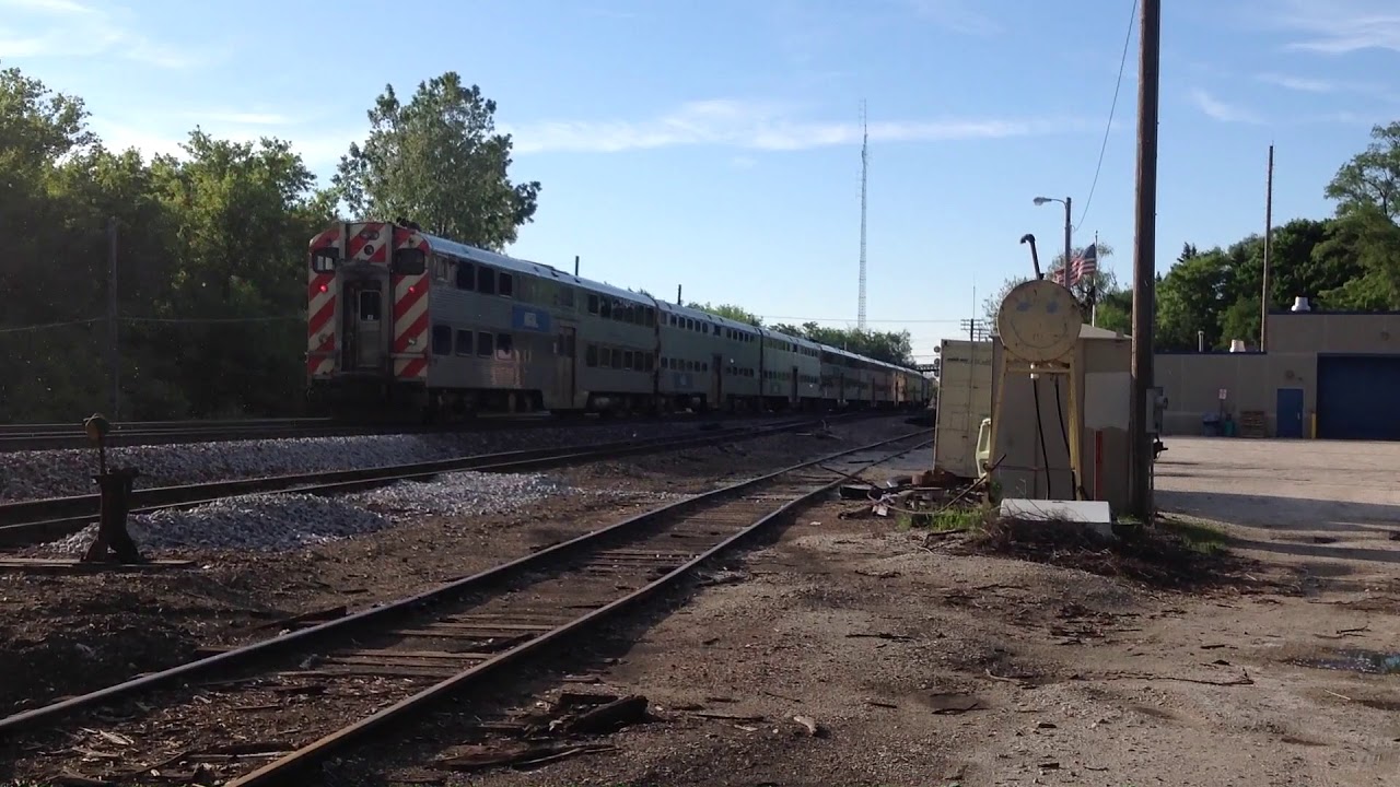 Metra mixed cast P5 at Rondout - YouTube