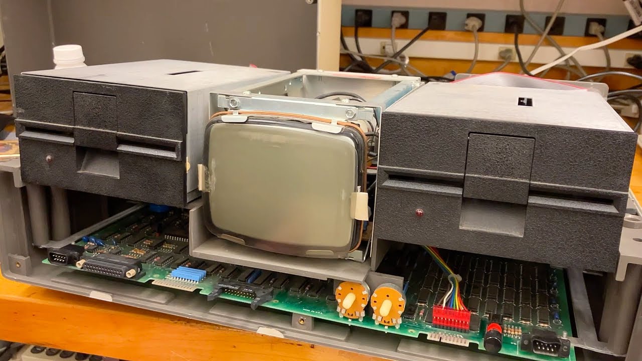 Osborne 1 "Portable" Teardown and Oscilloscope Tests (and Why You ...