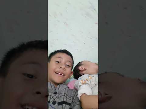 adek lagi tidur