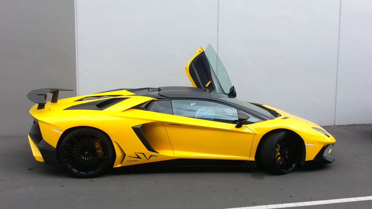 Awesome yellow Lambo - YouTube