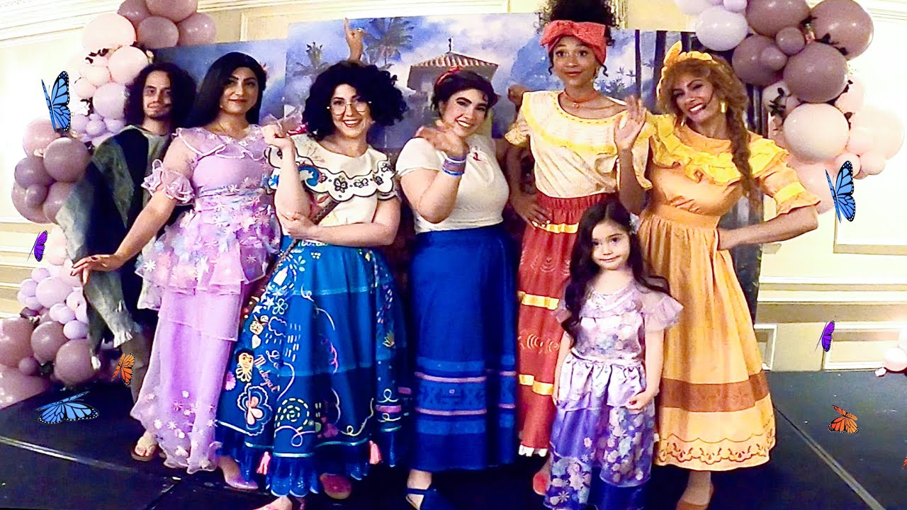Amelia meets Esabela and Mirabel Madrigal at Encanto Event - YouTube