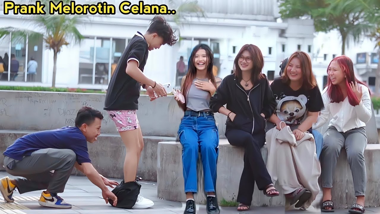 MELOROTIN CELANA DI DEPAN CEWEK.. AUTO NGAKAK - YouTube