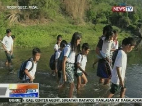 NTG: Ilang mag-aaral sa Rizal, kailangang tumawid sa ilog para ...