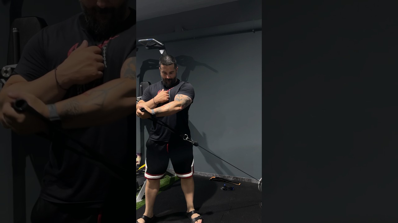 Crossover Single Arm Low Cable / How to Series #fitness #gym - YouTube