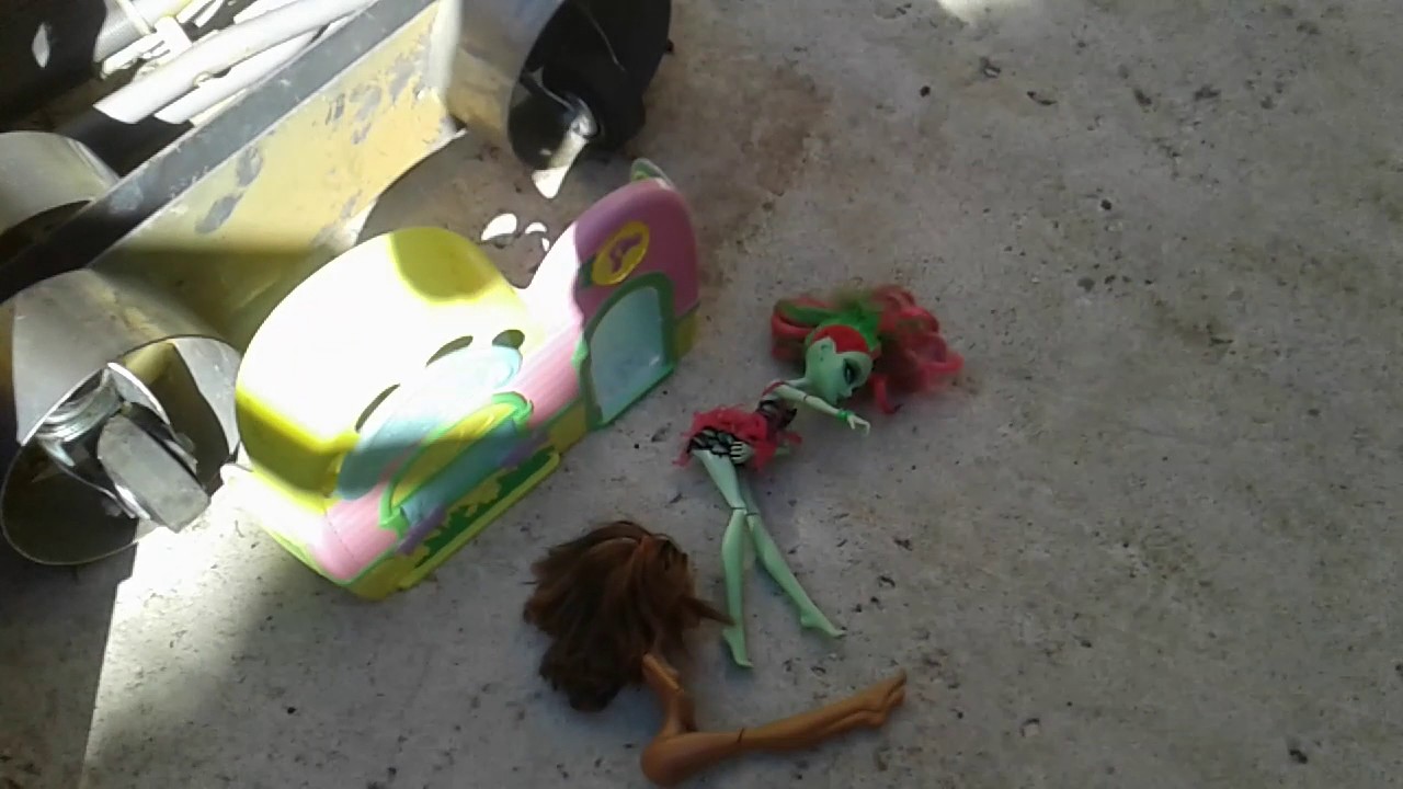 Mon petit camping monster high - YouTube