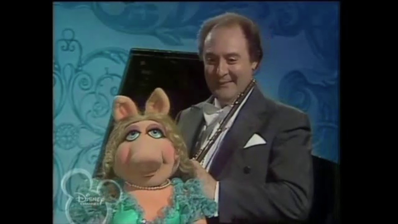 Muppet Songs: Jean Pierre Rampal & Miss Piggy - Lo! Hear the Gentle ...