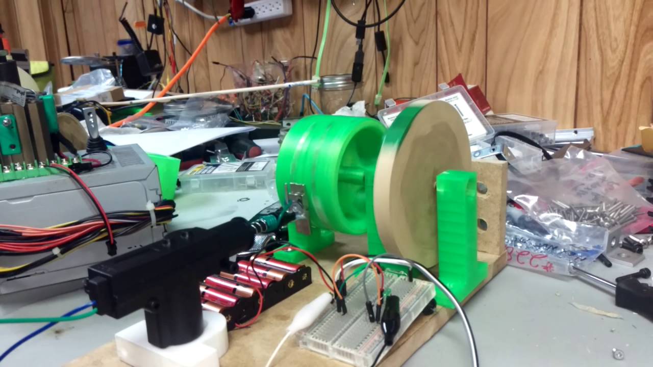 V Gate magnet motor first test - YouTube